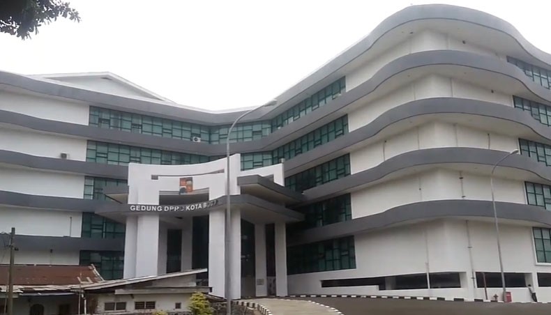 Dibangun Rp73 Miliar, Dinding Gedung DPRD Kota Bogor Ambruk Diterjang ... Dibangun Rp73 Miliar, Dinding Gedung DPRD Kota Bogor Ambruk Diterjang ...