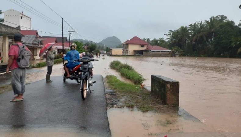 Sungai Paiman Meluap, Sejumlah Kecamatan di Pesisir Selatan Dilanda Banjir
