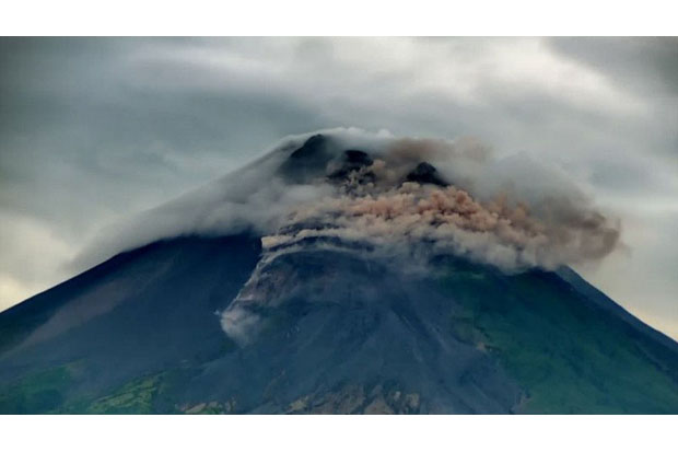 Selama Enam Jam Gunung Merapi Keluarkan 17 Kali Lava Pijar