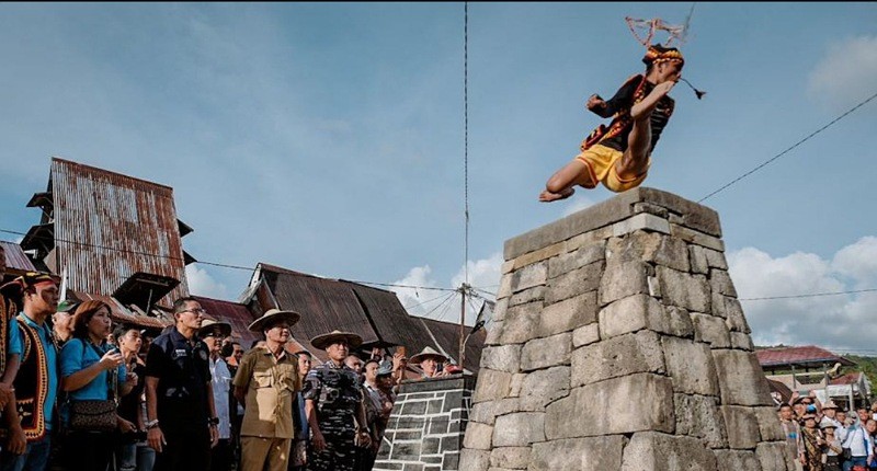 6 Upacara Adat Sumatera Utara, Nomor 4 Gunakan Boneka Panggil Roh