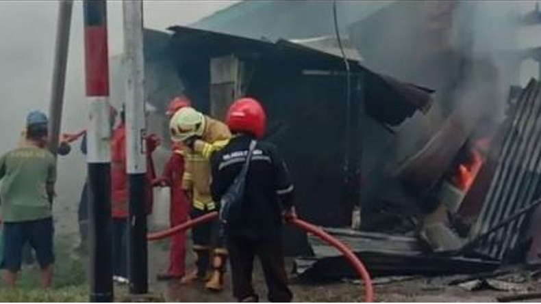 Kebakaran Hebat Landa Permukiman Padat Penduduk di Klandasan Ulu Balikpapan