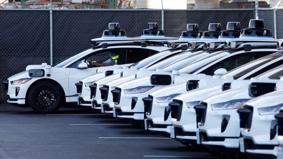 6 Artis Cantik Indonesia Hobi Mengendarai Moge, Ada yang Punya Geng ...