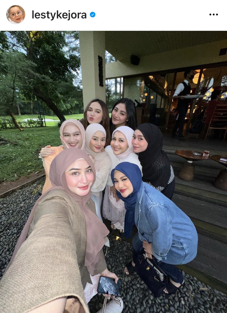 Lesti Kejora Unggah Foto Perdana Usai Kasus KDRT, Ekspresi Senyum Jadi Sorotan