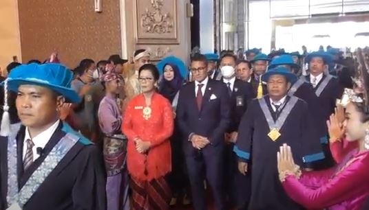 Kunjungan Kerja ke Medan, Menparekraf Sandiaga Uno Hadiri Wisuda ... Kunjungan Kerja ke Medan, Menparekraf Sandiaga Uno Hadiri Wisuda ...