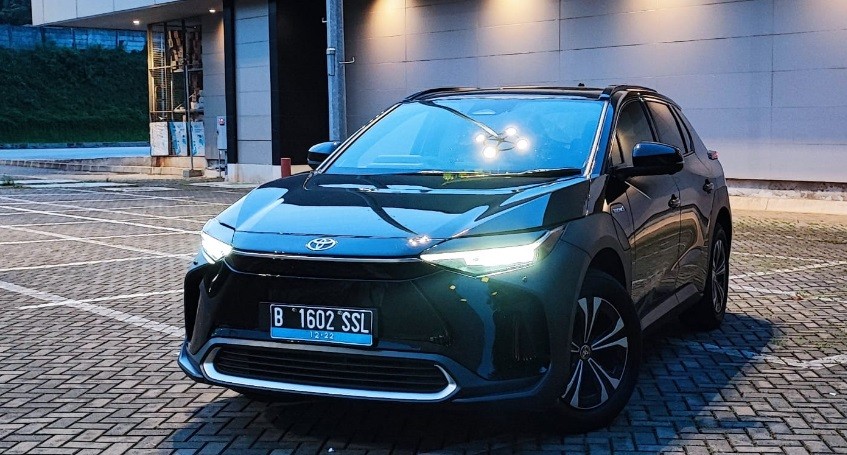 Jajal Mobil Listrik Toyota BZ4X, Kaget Bisa Parkir Sendiri