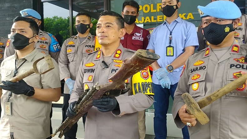 Ini Alat yang Digunakan Anak Durhaka di Majalengka Bunuh Ayah Kandung Ini Alat yang Digunakan Anak Durhaka di Majalengka Bunuh Ayah Kandung