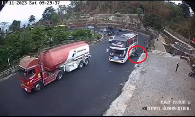 Kecelakaan di Gunungkidul, Pengendara Motor Tewas Terlindas Bus ... Kecelakaan di Gunungkidul, Pengendara Motor Tewas Terlindas Bus ...