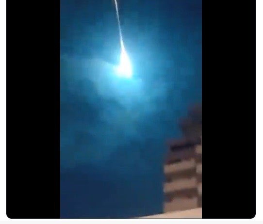 Intip Potret Bola Api Hijau Menerangi Langit Spanyol dan Portugal yang ...