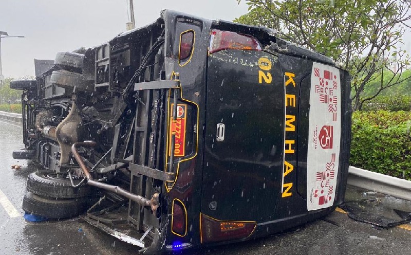 Bus Kemhan dan Minibus TNI AL Terlibat Tabrakan Beruntun di Tol Jagorawi