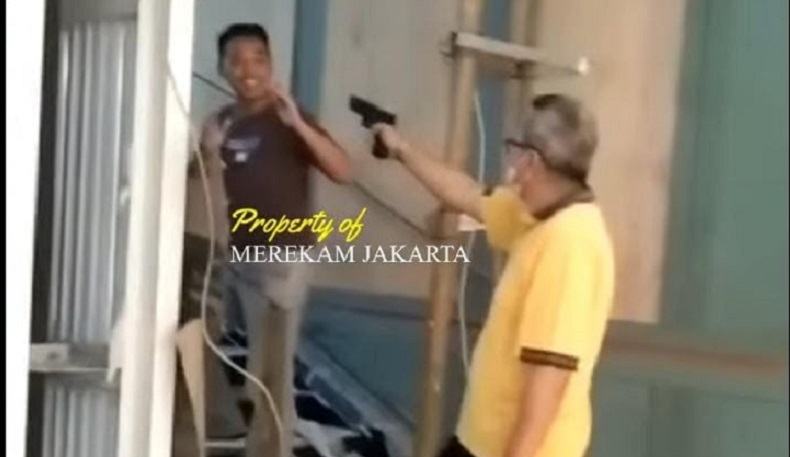 Pria Todongkan Pistol ke Kuli Bangunan Ditangkap Pria Todongkan Pistol ke Kuli Bangunan Ditangkap