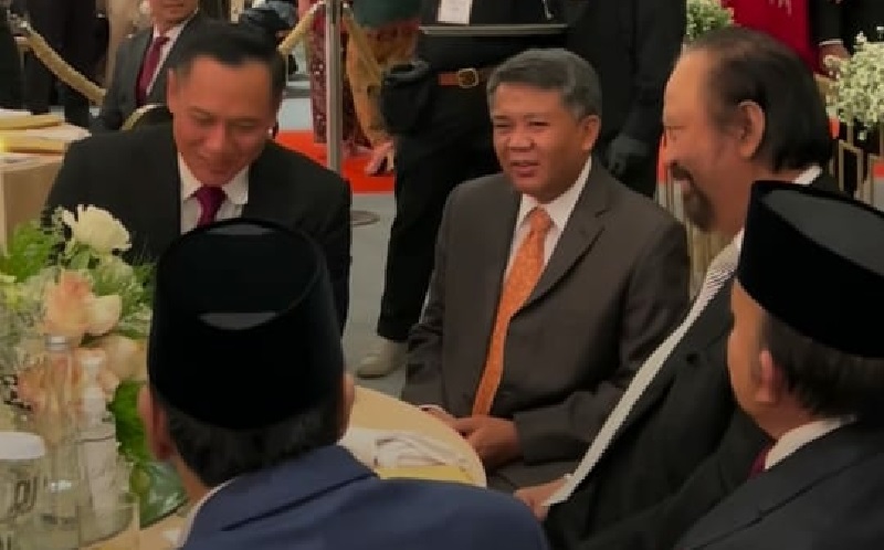 Momen AHY Duduk Satu Meja dengan Surya Paloh dan Sohibul Iman saat Hadiri Pernikahan Putri Anies