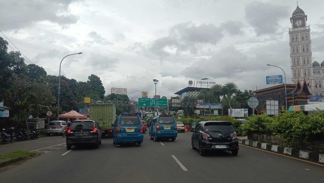 Arus Lalu Lintas ke Puncak Bogor Terpantau Padat, Ini 5 Titik Macetnya Arus Lalu Lintas ke Puncak Bogor Terpantau Padat, Ini 5 Titik Macetnya