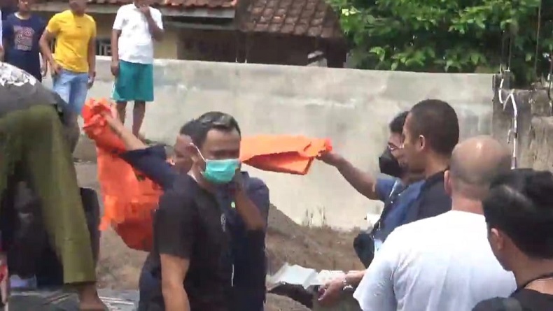 Pembunuhan Berantai Wowon Cs, Diduga Korban Tewas Lebih dari 9 Orang Pembunuhan Berantai Wowon Cs, Diduga Korban Tewas Lebih dari 9 Orang