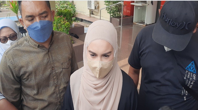 Jenguk Ammar Zoni yang Kembali Tersandung Kasus Narkoba, Irish Bella: Saya Minta Maaf