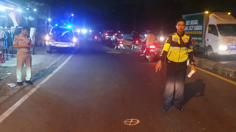 Pemotor Tewas Terlindas Truk di Jalan Raya Bogor, Jatuh usai Tabrak Angkot
