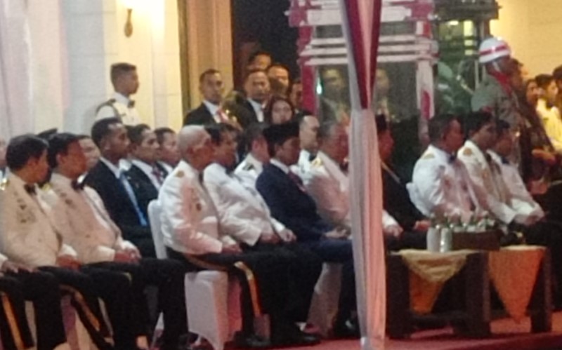 Hadiri Upacara Parade Senja di Kemhan, Presiden Jokowi Duduk Diapit SBY dan Prabowo
