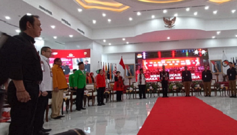 Ganjar Pranowo dan Mahfud MD Resmi Daftar Capres-Cawapres 2024 di KPU