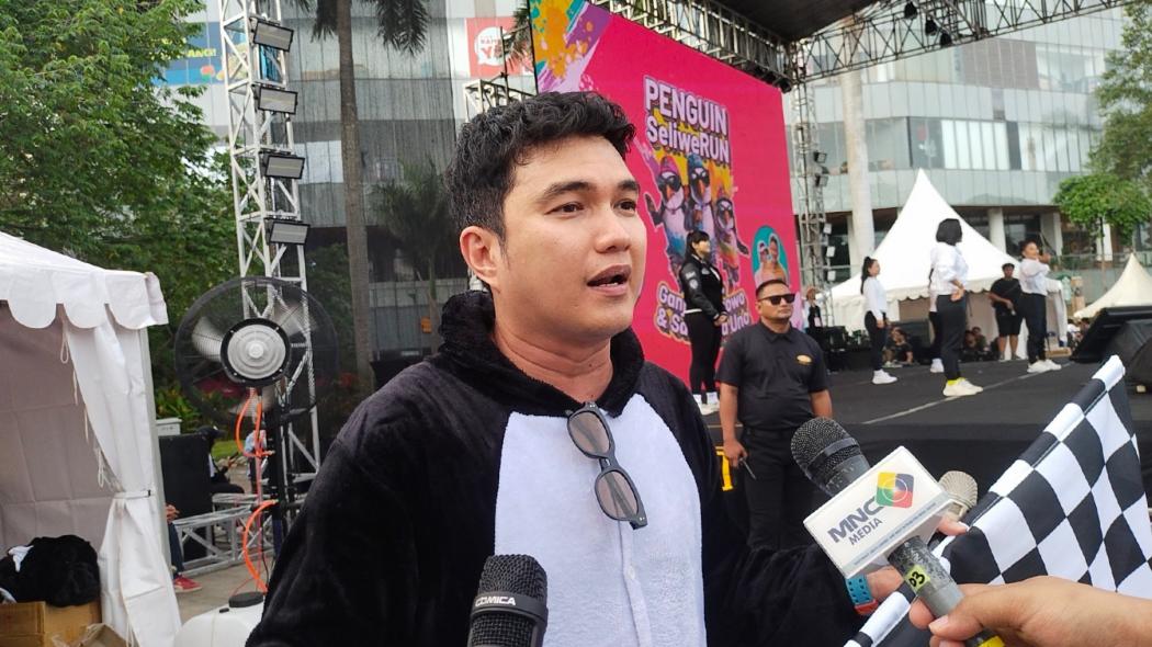 Aldi Taher Antusias Jadi Pembawa Acara Lari Pagi PENGUIN SeliwerRUN ... Aldi Taher Antusias Jadi Pembawa Acara Lari Pagi PENGUIN SeliwerRUN ...