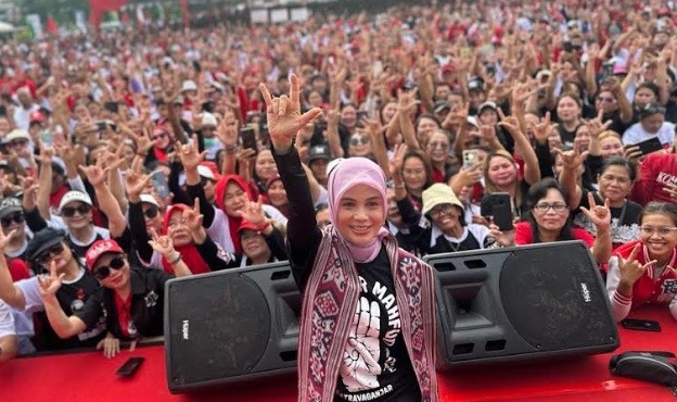 Siti Atikoh Dinilai sebagai Sosok yang Menginspirasi Kaum Perempuaan ... Siti Atikoh Dinilai sebagai Sosok yang Menginspirasi Kaum Perempuaan ...