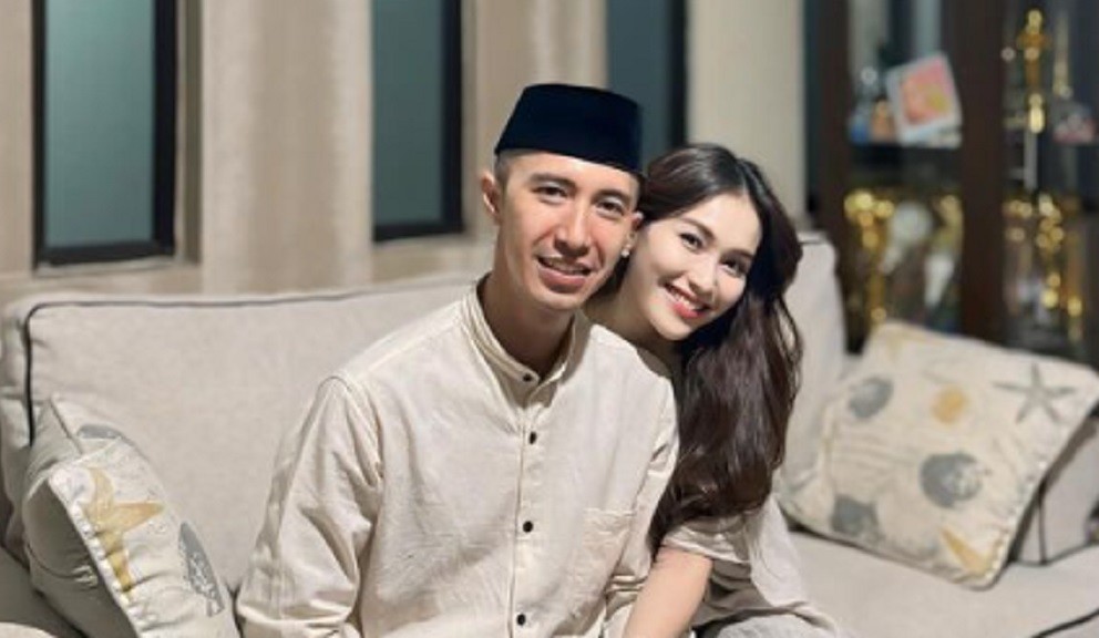 Ibunda Muhammad Fardhana Akui Kaget Putranya Putus dengan Ayu Ting Ting Ibunda Muhammad Fardhana Akui Kaget Putranya Putus dengan Ayu Ting Ting