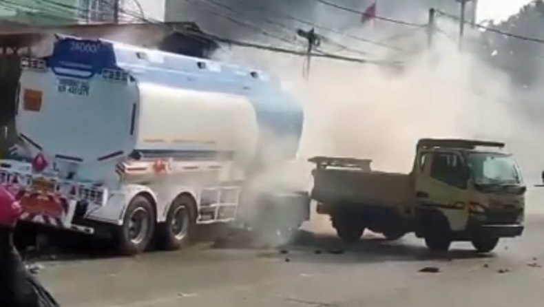 Kecelakaan Beruntun Truk Tangki Tabrak Sejumlah Kendaraan di Jakut Kecelakaan Beruntun Truk Tangki Tabrak Sejumlah Kendaraan di Jakut