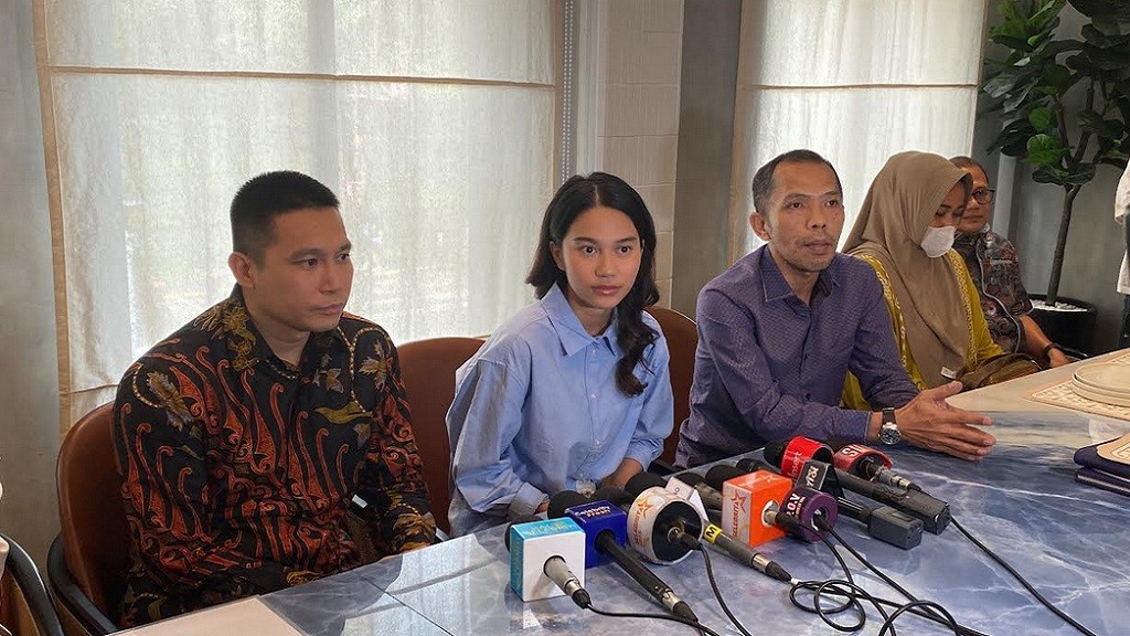 Diterpa Isu Perselingkuhan, Azizah Salsha Ungkap Nasib Rumah Tangganya Diterpa Isu Perselingkuhan, Azizah Salsha Ungkap Nasib Rumah Tangganya