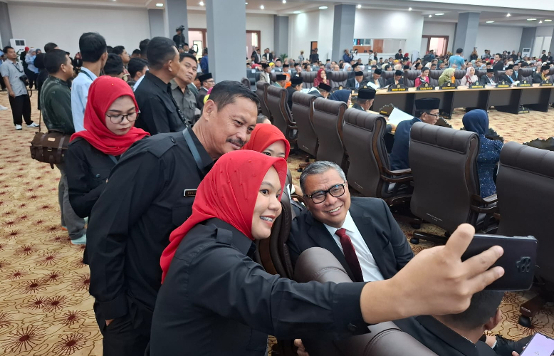 Ahmad Ali Harap Anggota DPRD Sulteng yang Baru Pro Honorer dan Pegawai Sara Ahmad Ali Harap Anggota DPRD Sulteng yang Baru Pro Honorer dan Pegawai Sara