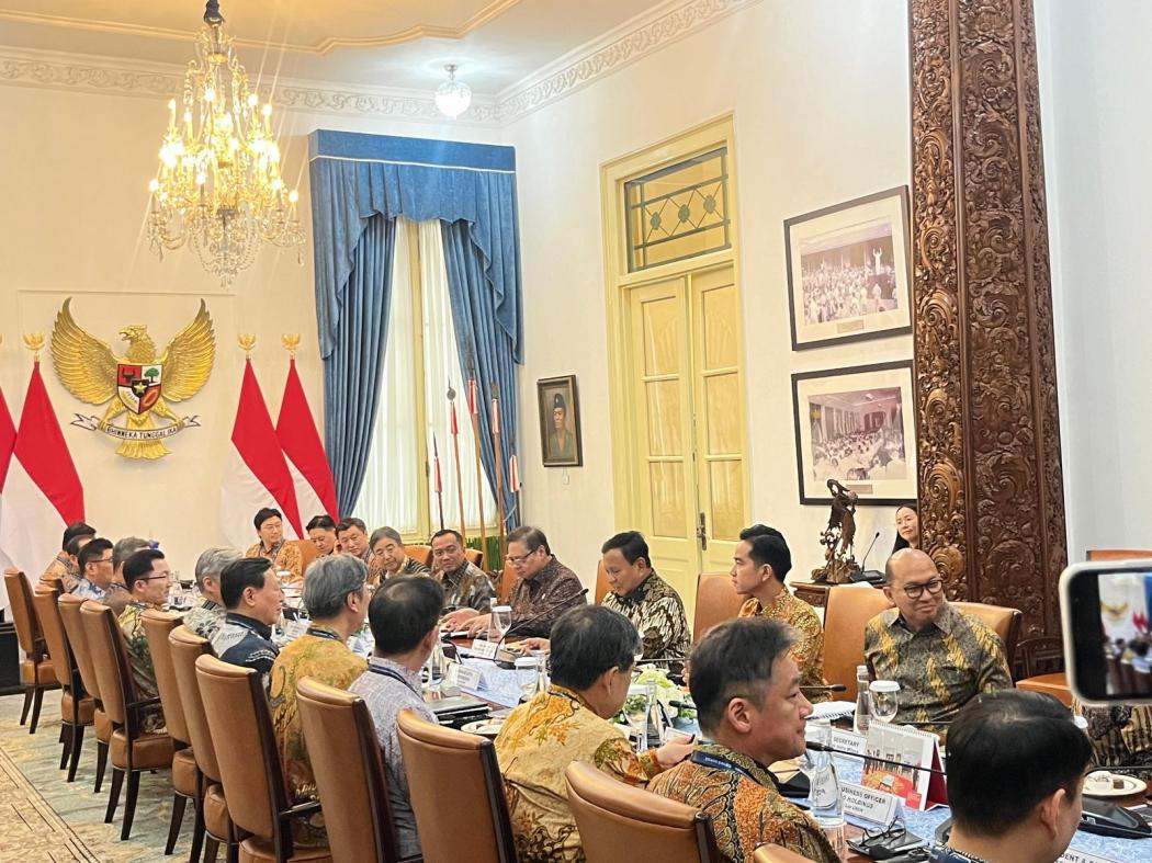Prabowo Didampingi Gibran Bertemu Federasi Industri Korea di Istana