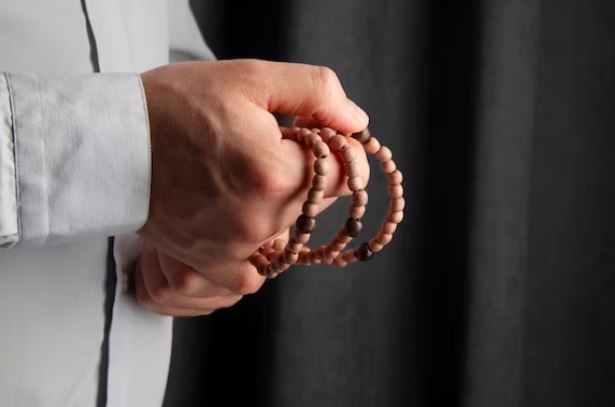 7 Amalan Bulan Rajab Berlimpah Pahala bagi Umat Islam, Nomor 6 Paling ...