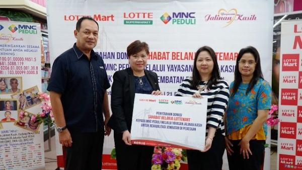MNC Peduli dan Lotte Mart Sinergi Salurkan Sumbangan Benahi Jembatan