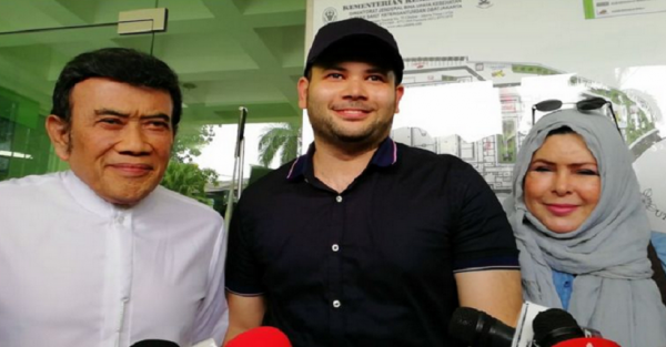 Menghirup Udara Bebas, Ridho Rhoma Lega Keluar dari RSKO Cibubur
