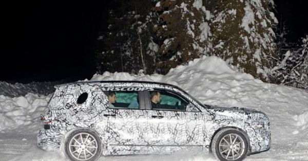 Mercedes-Benz Uji Coba Crossover SUV Terbaru di Jalan Bersalju