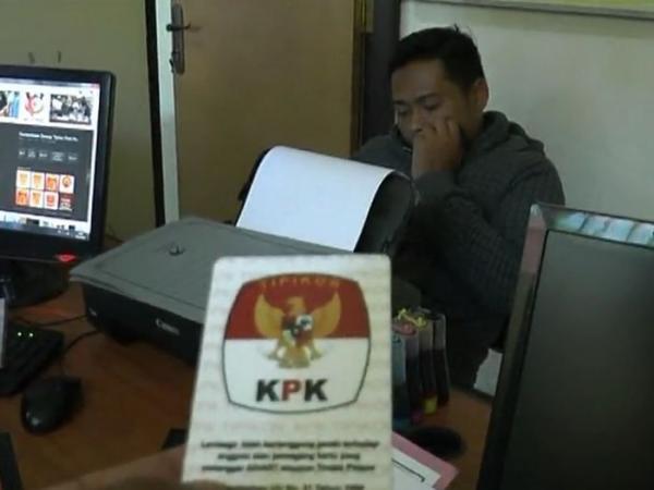 Hendak Menipu, Anggota KPK Gadungan Diamankan Polisi di Klaten Hendak Menipu, Anggota KPK Gadungan Diamankan Polisi di Klaten