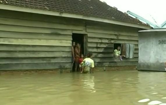Banjir Luapan Sungai Rendam Ratusan Rumah di 2 Kecamatan di Merangin