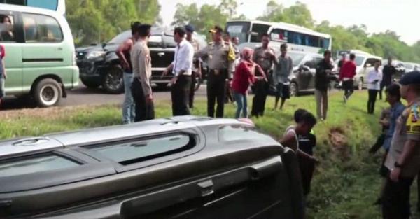 Kapolda Jabar Bantu Evakuasi Korban Kecelakaan di Tol Purbaleunyi