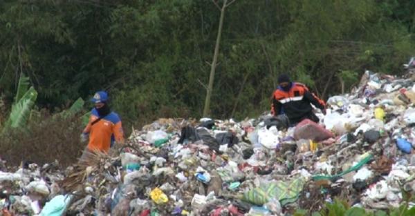 Gunungan Sampah di TPA Longsor, Pemulung Hilang Tertimbun Sampah