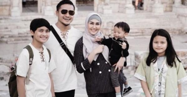 Banyak Selebriti Hijrah, Arie Untung Nostalgia Masa Lalu Banyak Selebriti Hijrah, Arie Untung Nostalgia Masa Lalu