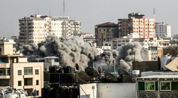 Bangunan di Gaza Diserang Bom, Pria Palestina dan Anaknya Tewas