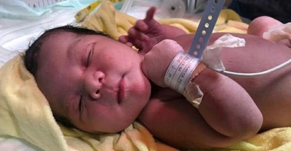 Selamat, Vicky Shu dan Ade Imam Miliki Anak Pertama