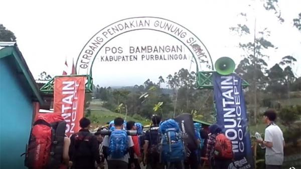 Ribuan Pendaki Rayakan Hut Kemerdekaan Ri Di Puncak Gunung Slamet
