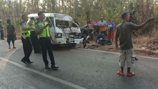 Bawa Jenazah Korban Kecelakaan Bus, Ambulans Tabrak Truk di Alas Roban