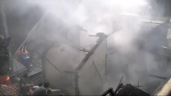 Kebakaran Hebat di Bandung, Pemilik Rumah Histeris dan Pingsan