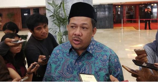 Peleburan BP Batam, Fahri Hamzah Curiga Ada yang Mau Ambil Untung Peleburan BP Batam, Fahri Hamzah Curiga Ada yang Mau Ambil Untung