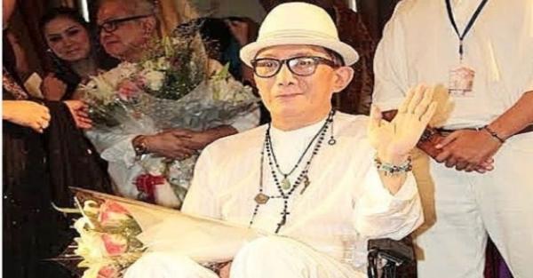 Mengenang Perjalanan Karier Robby Tumewu, dari Fashion ke Lenong Rumpi