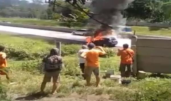 Honda HRV Ludes Terbakar di Tol Solo-Semarang, 3 Penumpang Selamat