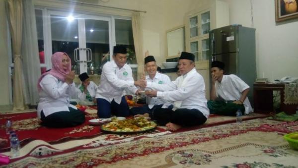 Unggul di Quick Count, Relawan Jokowi-Ma'ruf Amin Gelar Syukuran Unggul di Quick Count, Relawan Jokowi-Ma'ruf Amin Gelar Syukuran