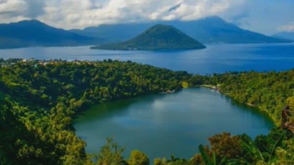 Danau Ngade Terlihat Eksotis dari Ketinggian, Indah karena Menyatu ...