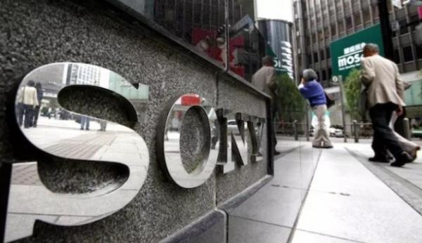 Bukan Dilipat, Sony Garap Smartphone Berlayar Gulung