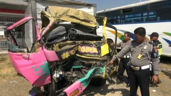 Kecelakaan Maut Mobil Boks Tabrak Truk Fuso di Tol Cipali Subang, 2 Korban Tewas