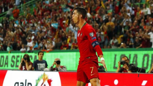 Cristiano Ronaldo Masuk Barisan 6 Pesepak Bola Tersubur Sepanjang Sejarah Cristiano Ronaldo Masuk Barisan 6 Pesepak Bola Tersubur Sepanjang Sejarah